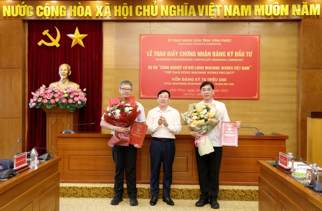 Vĩnh Phúc: Trao Giấy chứng nhận đăng ký đầu tư dự án “Công nghiệp cơ ...